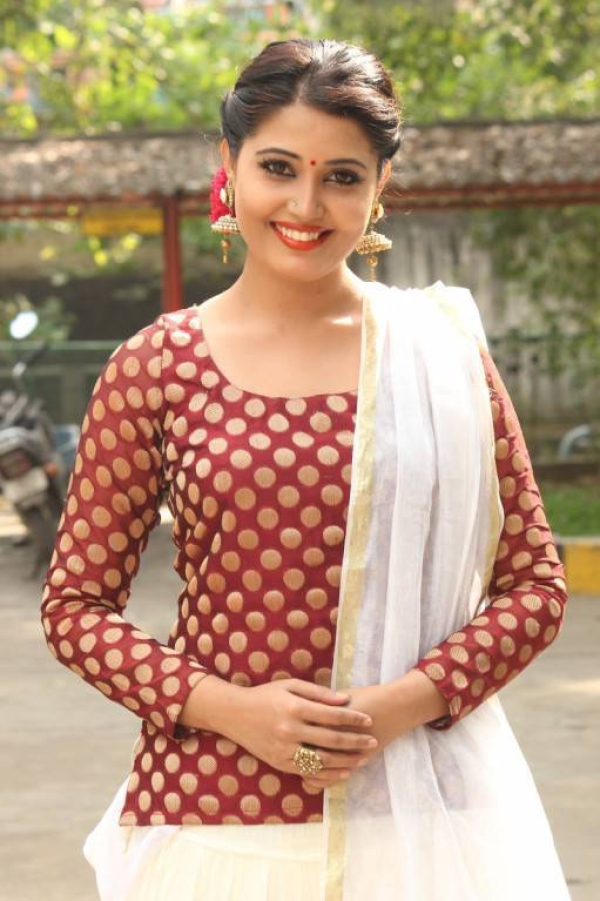 Sandra Amy Photos: Latest HD Images, Pictures, Stills & Pics - FilmiBeat