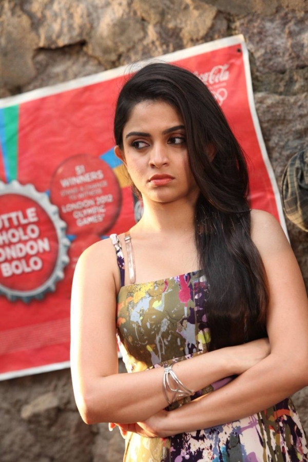 Sheena Shahabadi Hot In Red