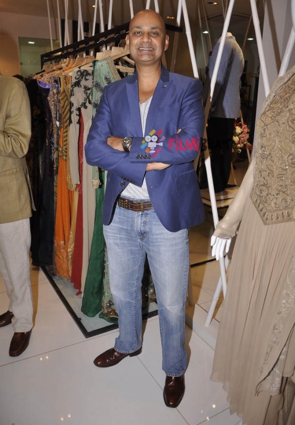 Narendra Kumar Unveils Spring Summer 2015 Photos - FilmiBeat