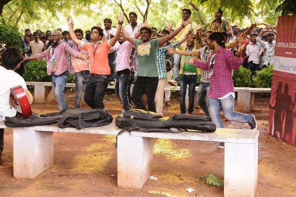 Vaanavil Vaazhkai Photos: HD Images, Pictures, Stills, First Look ...