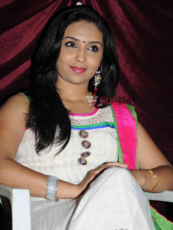 Karthika Menon Photos: Latest HD Images, Pictures, Stills & Pics ...