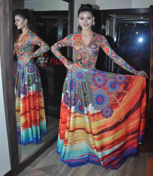 Richa Chadda & Urvashi Rautela Launch A' Kreations Salon Photos - FilmiBeat