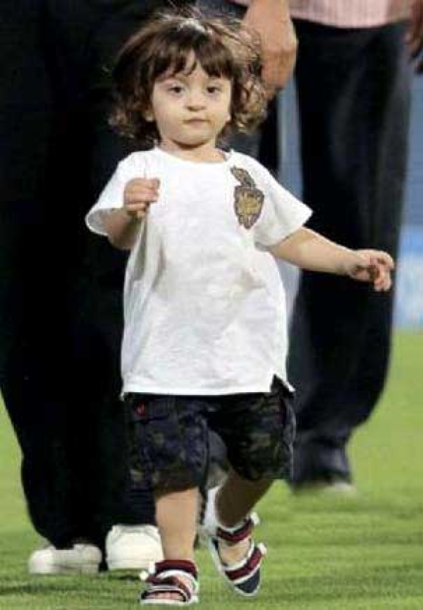 Shahrukh Khan's Cutest Baby AbRam Pictures Photos - FilmiBeat