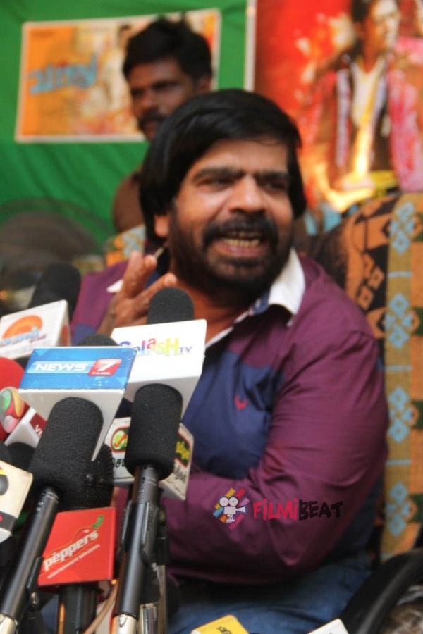 T. Rajendar At Vaalu Press Meet Photos - FilmiBeat