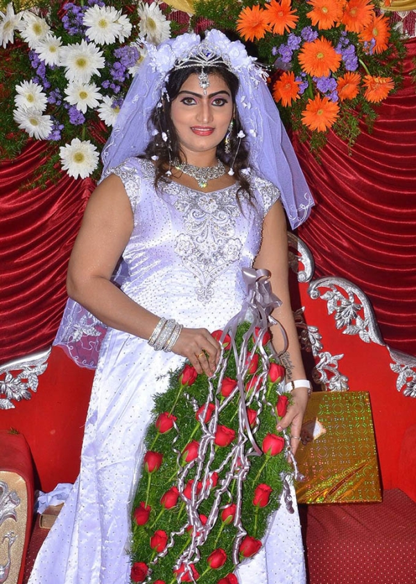 Actress Babilona Weds Industrialist Sundar Babul Raj Photos - FilmiBeat
