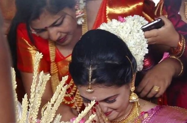 Actresses Saranya Mohan Wedding Photos - FilmiBeat