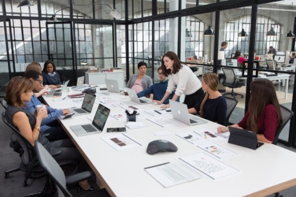 The Intern Photos: HD Images, Pictures, Stills, First Look Posters of ...