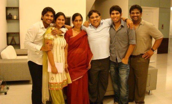 Rare And Unseen Pics Of Allu Arjun With Family And Friends Photos ...