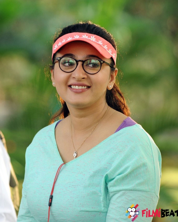 Inji Iduppazhagi Photos: HD Images, Pictures, Stills, First Look ...