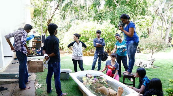 Behind The Scene Of Simran Photoshoot Photos - FilmiBeat