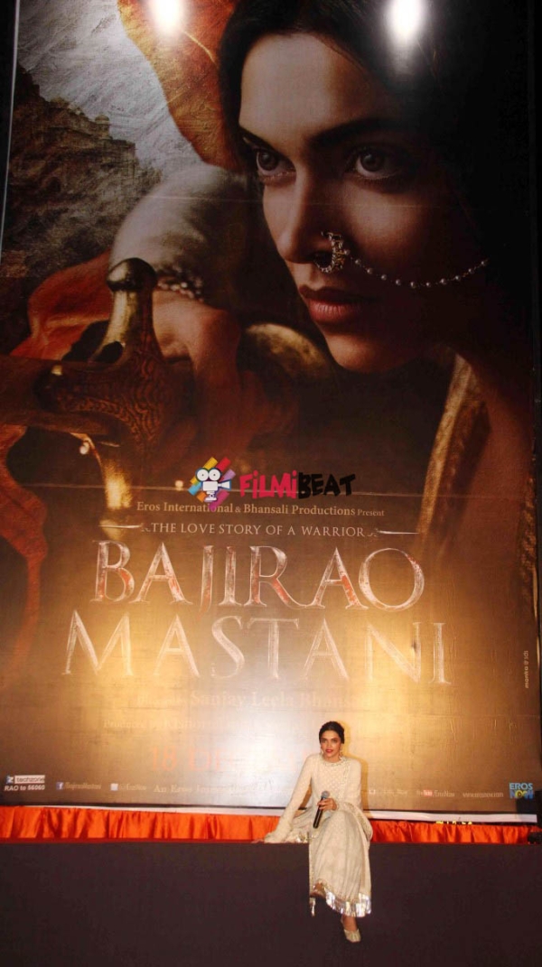 Deepika Padukone Launches Bajirao Mastani Poster Photos - FilmiBeat