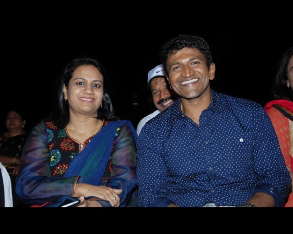 Puneeth RajKamur and Ashwini 16th Wedding Anniversary Special Photos ...
