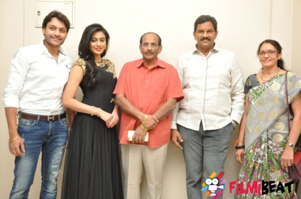 Valli First Look Launch Photos - FilmiBeat