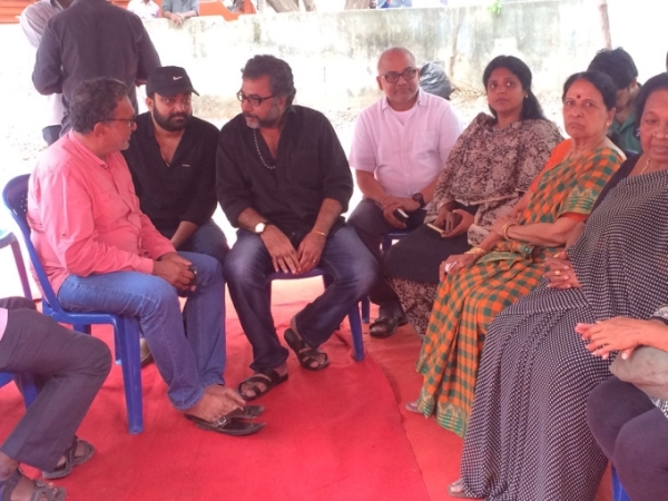 Tamil Industry Pay Last Respect To Kumarimuthu Photos - FilmiBeat