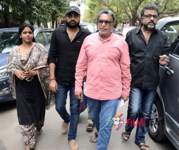 Tamil Industry Pay Last Respect To Kumarimuthu Photos - FilmiBeat