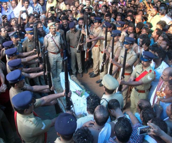 Actor Kalabhavan Mani Funeral Photos - FilmiBeat