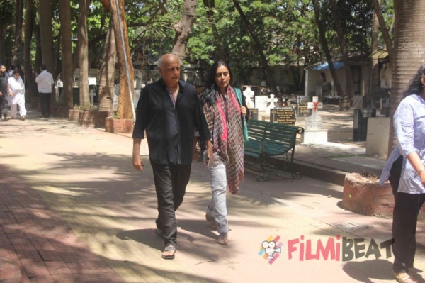 Funeral Of Emraan Hashmi's Mother Photos - FilmiBeat