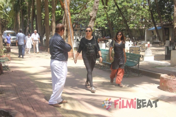 Funeral Of Emraan Hashmi's Mother Photos - FilmiBeat
