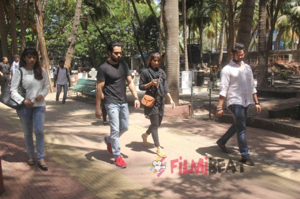 Funeral Of Emraan Hashmi's Mother Photos - FilmiBeat