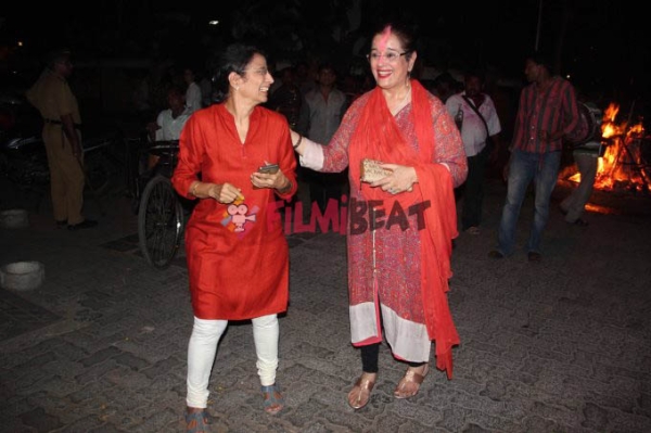 Poonam Sinha Spotted During Holi Pooja Photos - FilmiBeat