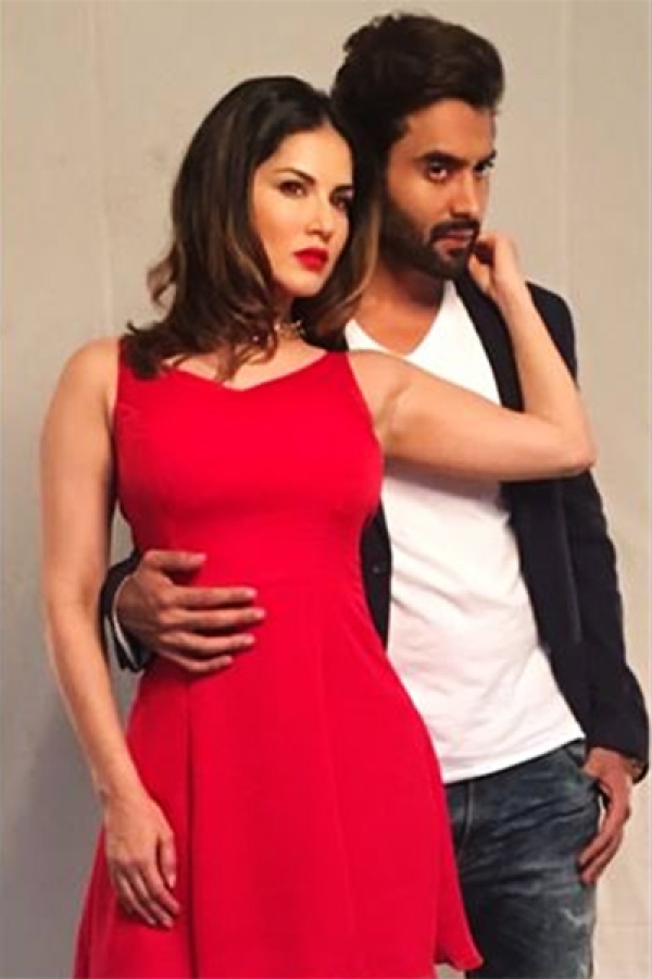 Jackky Bhagnani Romances Sunny Leone In Latest Fogg Ad Photos - FilmiBeat