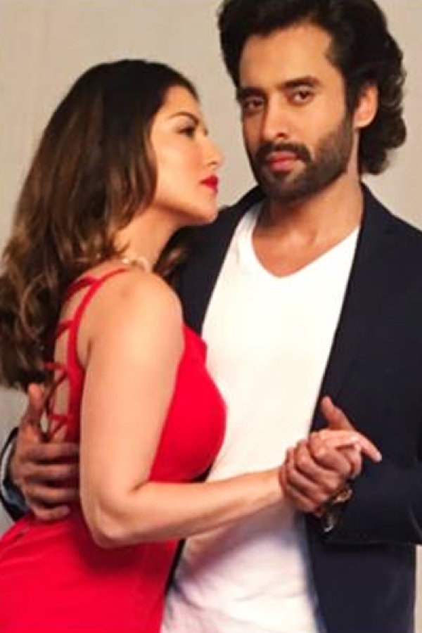 Jackky Bhagnani Romances Sunny Leone In Latest Fogg Ad Photos - FilmiBeat