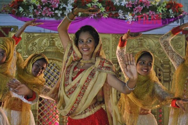 Bannabannada Baduku Photos: HD Images, Pictures, Stills, First Look ...