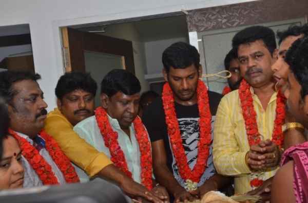 Kathi Sandai Movie Launch Photos - FilmiBeat
