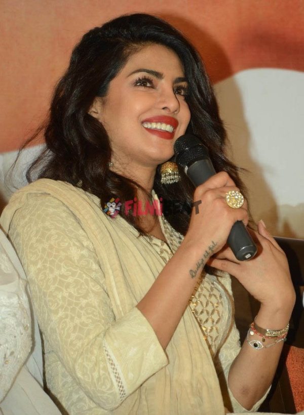 Priyanka Chopra At Press Meet Of Bam Bam Bol Raha Hai Kashi Photos ...