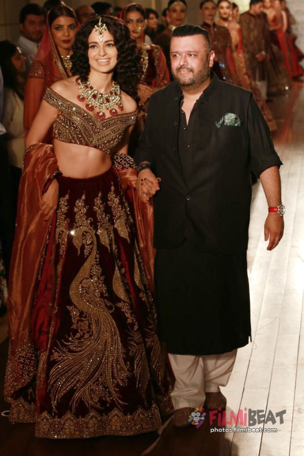 Kangana Ranaut Walks The Ramp AT ICW 2016 Photos - FilmiBeat