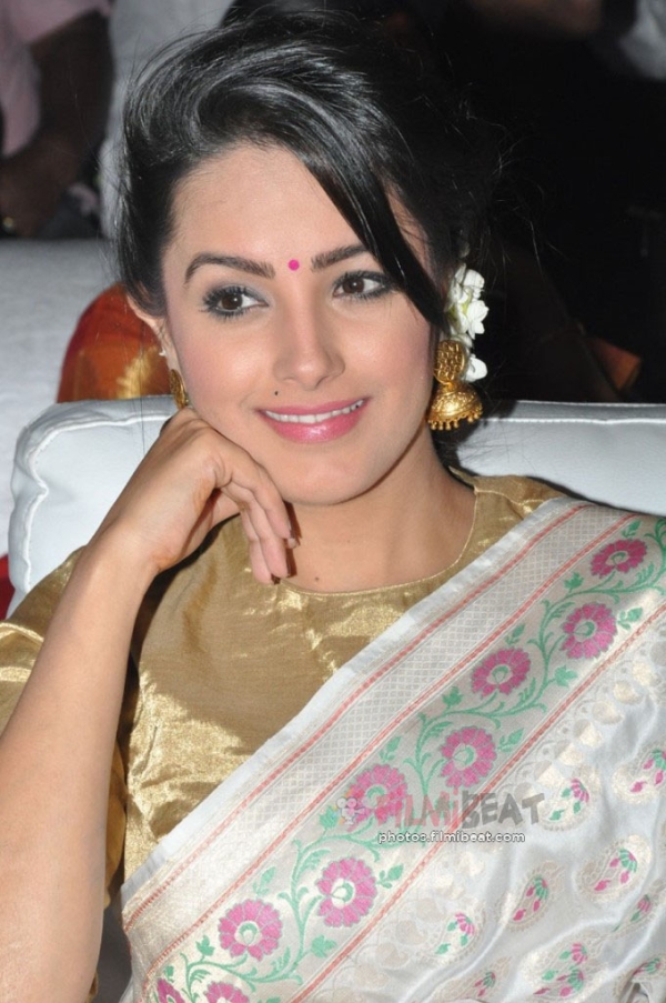 Anitha Photos: Latest HD Images, Pictures, Stills & Pics - FilmiBeat