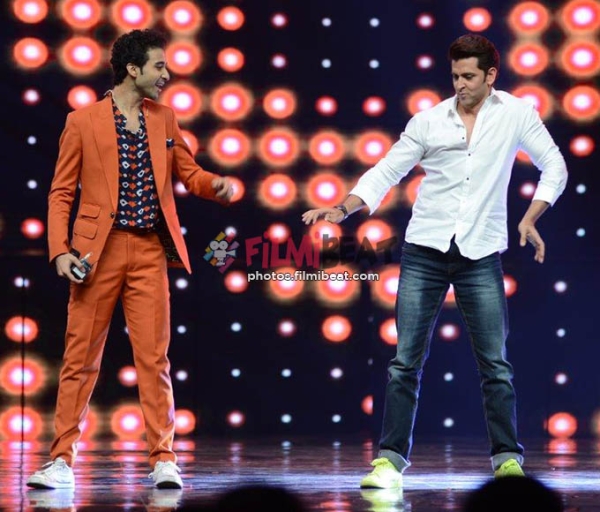 Hrithik Roshan & Pooja Hegde Promote Mohenjo Daro At Dance+ Season 2 ...