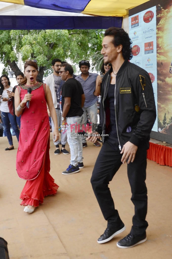 Jacqueline Fernandez And Tiger Shroff Promote A Flying Jatt At ...