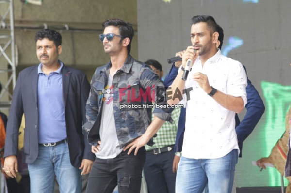 MS Dhoni The Untold Story Trailer Launch Photos - FilmiBeat