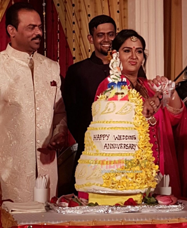 Actress Radha And Rajasekaran 25th Wedding Anniversary Photos - FilmiBeat