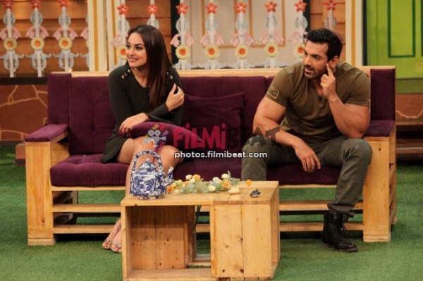 John Abhram And Sonakshi Sinha On The Set Of Kapil Sharma Show Photos ...