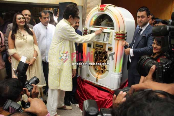 Amitabh Bachchan Birthday Celebration 2016 Photos - FilmiBeat