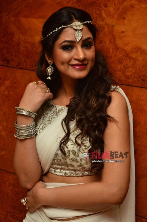 Shilpi Sharma Photos: Latest HD Images, Pictures, Stills & Pics - FilmiBeat