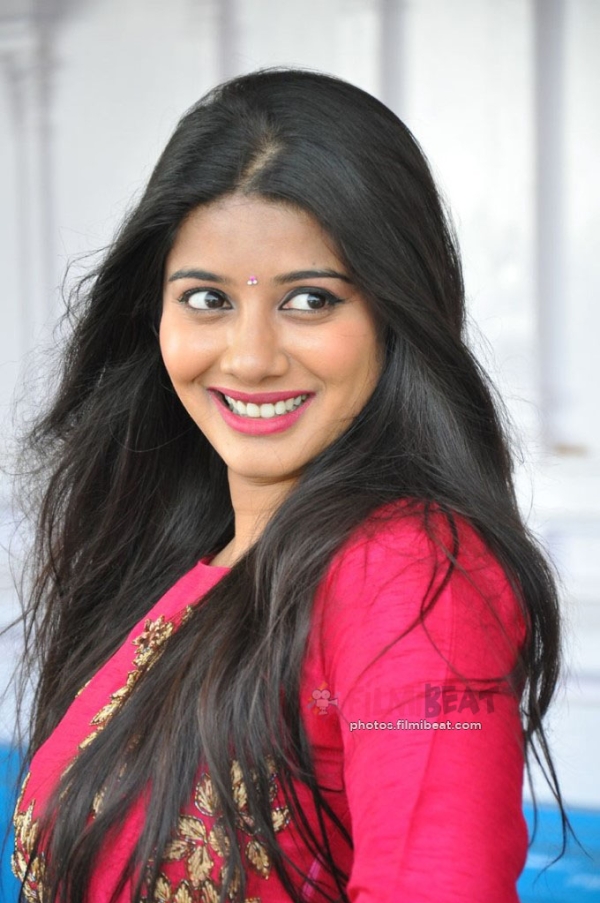 Shruti Yugal Photos: Latest HD Images, Pictures, Stills & Pics - FilmiBeat