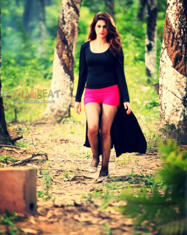 Aata Photos: HD Images, Pictures, Stills, First Look Posters of Aata ...