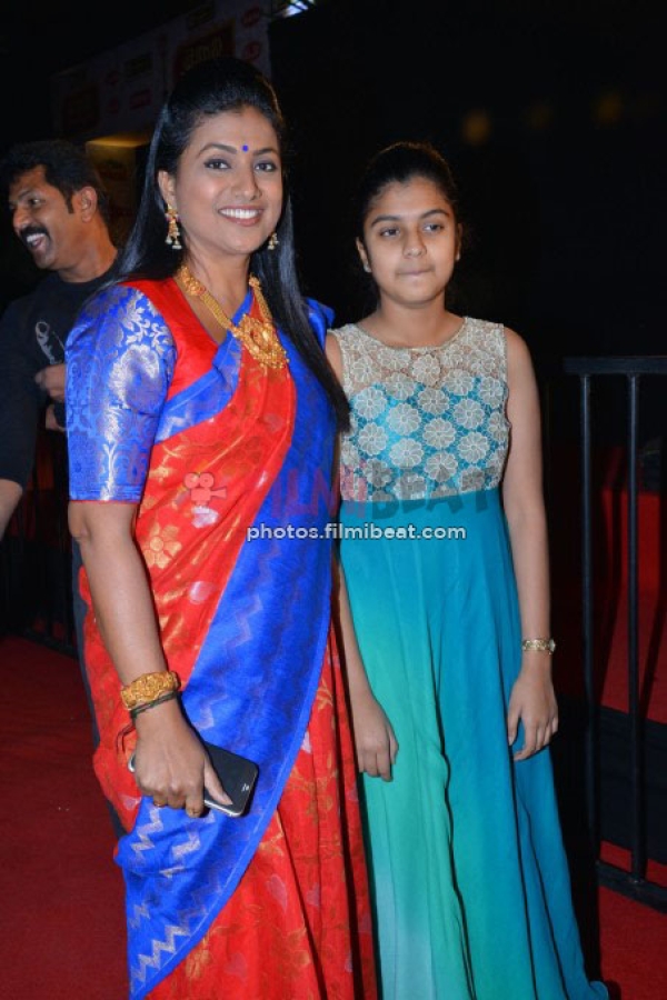 Celebs At Gemini TV Awards Photos - FilmiBeat