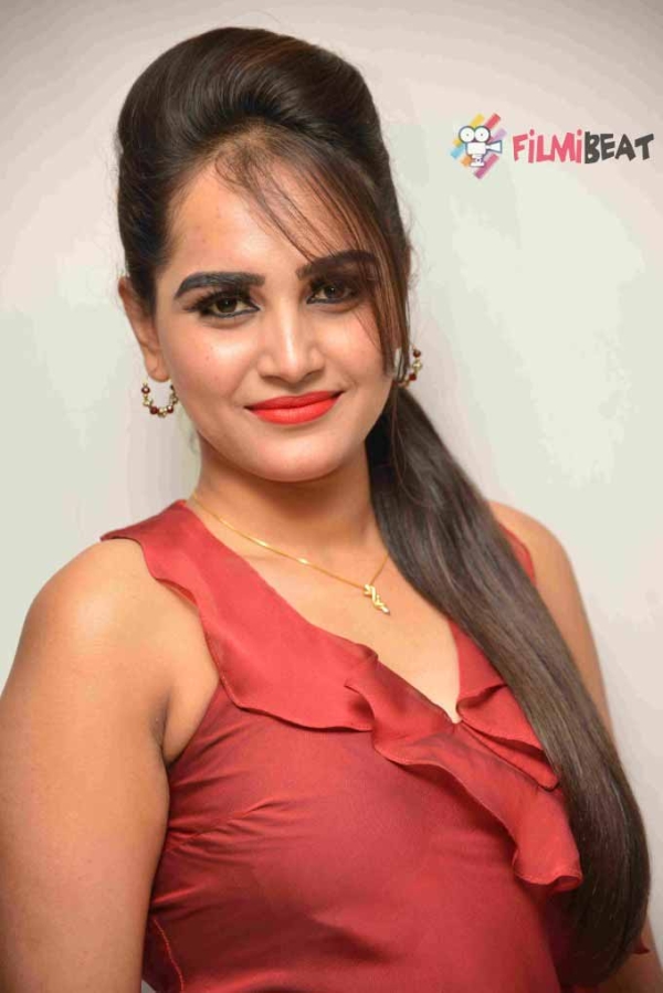 Roja Photos: Latest HD Images, Pictures, Stills & Pics - FilmiBeat