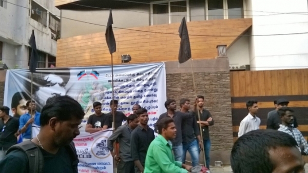 Supporters Of Jallikattu Spotted Outside Silambarasan House Photos ...