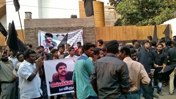 Supporters Of Jallikattu Spotted Outside Silambarasan House Photos ...