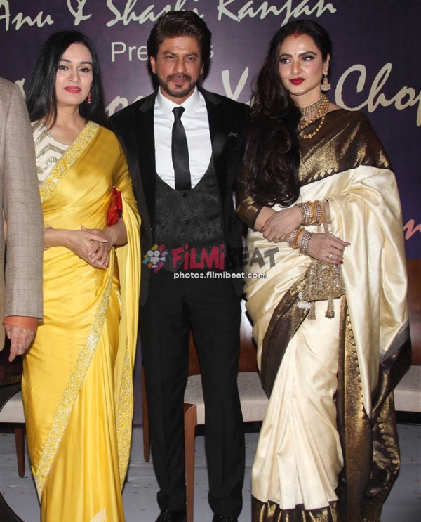 Shahrukh Khan Receives 4th National Yash Chopra Award 2017 Photos - FilmiBeat