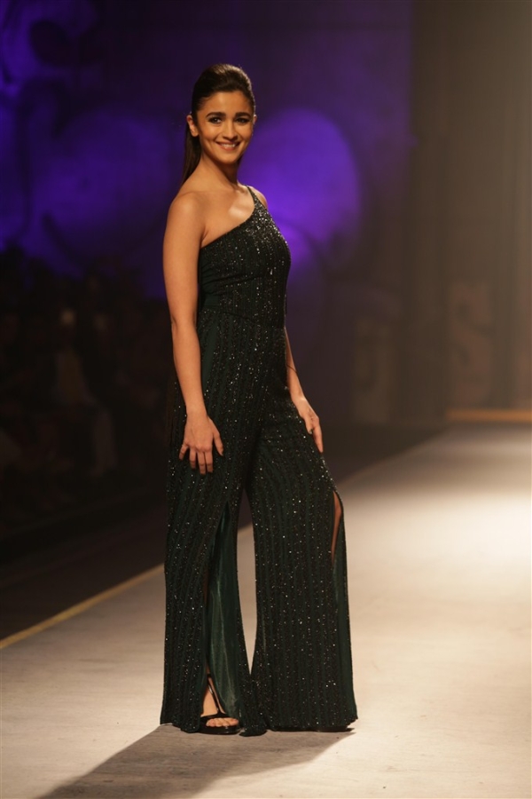 Alia Bhatt Walks The Ramp For Designer Namrata Joshipura At AIFW 2017 ...
