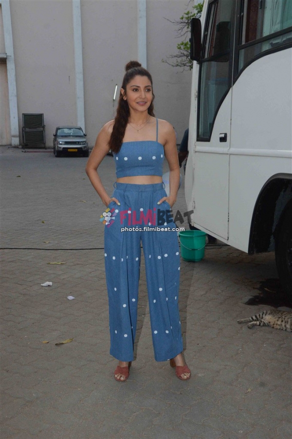 Anushka Sharma And Daljit Singh Spotted At Mehboob Studio Photos ...