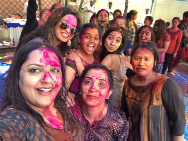 Kannada Celebrities Celebrates Holi 2017 At Upendra House Photos ...