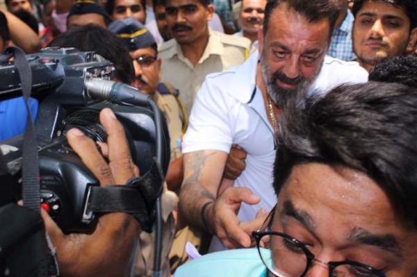 Sanjay Dutt Spotted At Andheri Court Photos - FilmiBeat