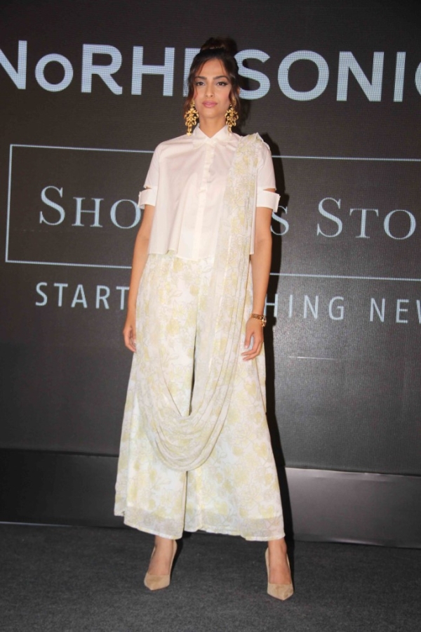 Showcase Of RHESON By Sonam Kapoor And Reha Kapoor Photos - FilmiBeat